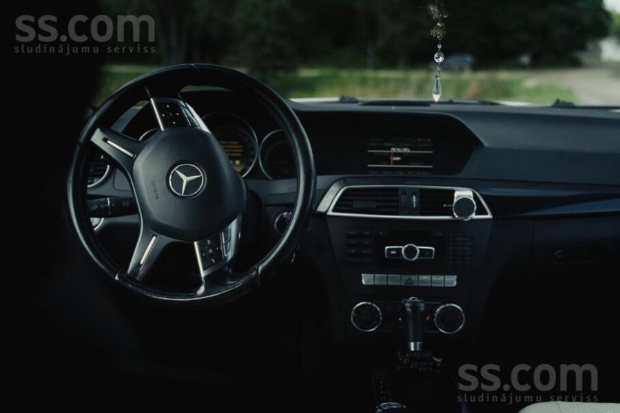 White Mercedes-Benz c-220 2011 in Riga, with an engine capacity of 2.20 L and mileage of 0 thousand km for 8100 €, photo 3 on AUTOMOTO.COM.LV