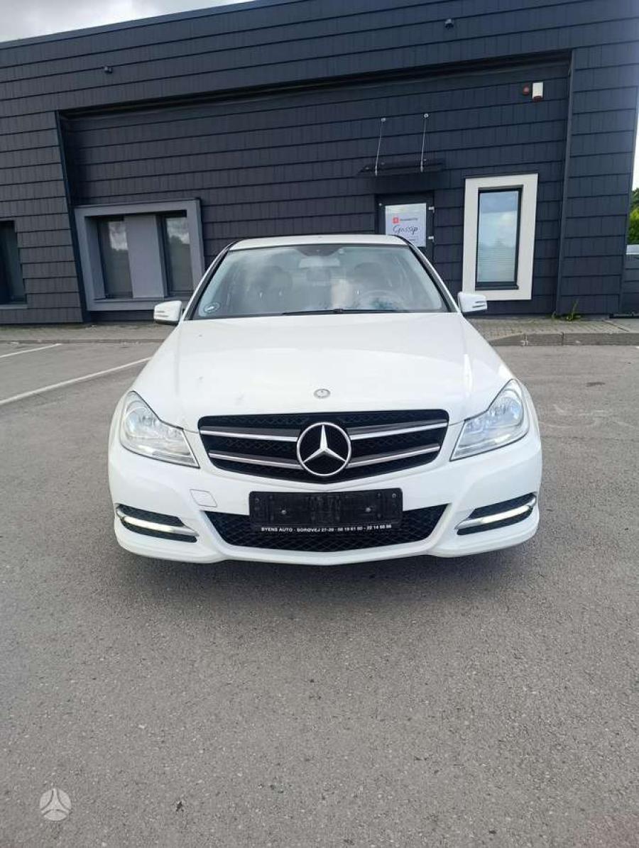 Balts Mercedes-Benz c-220 2012 Kauņa, ar dzinēja tilpumu 2.14 L un nobraukumu 350 tūkst. km par 2750 €, foto 3 vietnē AUTOMOTO.COM.LV