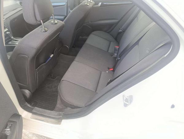 White Mercedes-Benz c-220 2012 in Kaunas, with an engine capacity of 2.14 L and mileage of 350 thousand km for 2750 €, photo 6 on AUTOMOTO.COM.LV