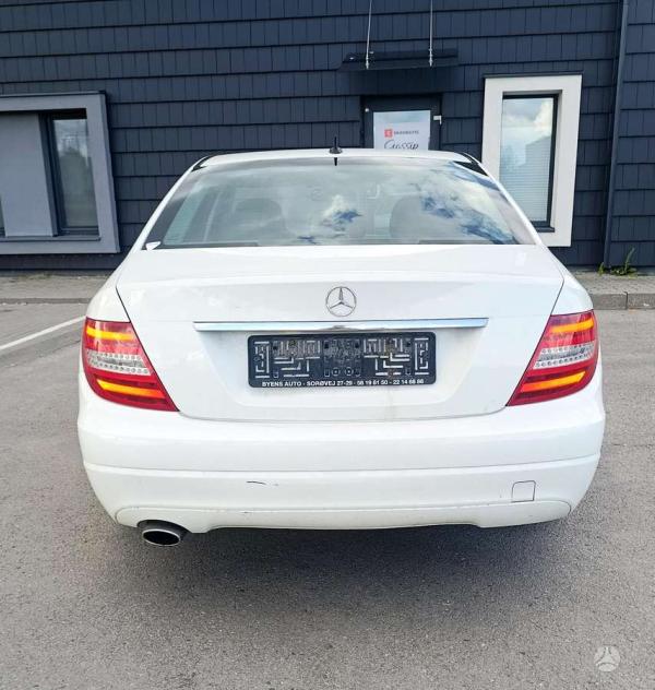 White Mercedes-Benz c-220 2012 in Kaunas, with an engine capacity of 2.14 L and mileage of 350 thousand km for 2750 €, photo 7 on AUTOMOTO.COM.LV