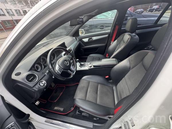 White Mercedes-Benz c-220 2013 in Riga, with an engine capacity of 2.20 L and mileage of 165 thousand km for 11600 €, photo 1 on AUTOMOTO.COM.LV