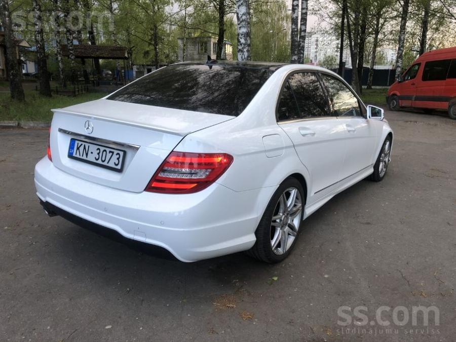 White Mercedes-Benz c-220 2013 in Riga, with an engine capacity of 2.20 L and mileage of 165 thousand km for 11600 €, photo 4 on AUTOMOTO.COM.LV