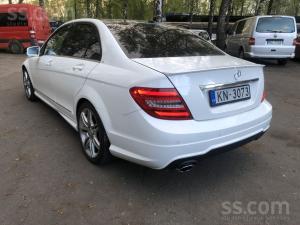 White Mercedes-Benz c-220 2013 in Riga, with an engine capacity of 2.20 L and mileage of 165 thousand km for 11600 €, photo 5 on AUTOMOTO.COM.LV