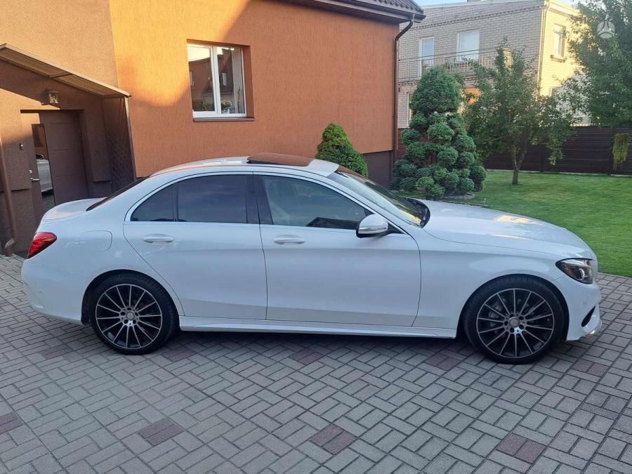 White Mercedes-Benz c-220 2014 in Taurage, with an engine capacity of 0.00 L and mileage of 217 thousand km for 14200 €, photo 10 on AUTOMOTO.COM.LV