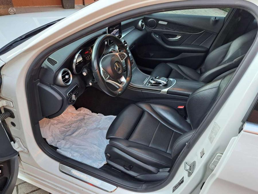 White Mercedes-Benz c-220 2014 in Taurage, with an engine capacity of 0.00 L and mileage of 217 thousand km for 14200 €, photo 14 on AUTOMOTO.COM.LV
