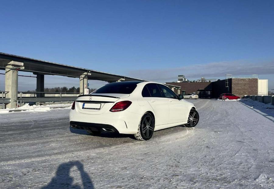 White Mercedes-Benz c-220 2016 in Vilnius, with an engine capacity of 2.14 L and mileage of 183 thousand km for 16900 €, photo 6 on AUTOMOTO.COM.LV