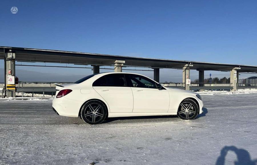 White Mercedes-Benz c-220 2016 in Vilnius, with an engine capacity of 2.14 L and mileage of 183 thousand km for 16900 €, photo 8 on AUTOMOTO.COM.LV