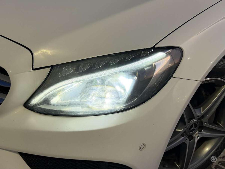 White Mercedes-Benz c-220 2016 in Vilnius, with an engine capacity of 2.14 L and mileage of 171 thousand km for 15000 €, photo 9 on AUTOMOTO.COM.LV