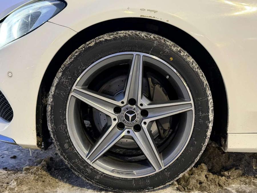 White Mercedes-Benz c-220 2016 in Vilnius, with an engine capacity of 2.14 L and mileage of 171 thousand km for 15000 €, photo 11 on AUTOMOTO.COM.LV