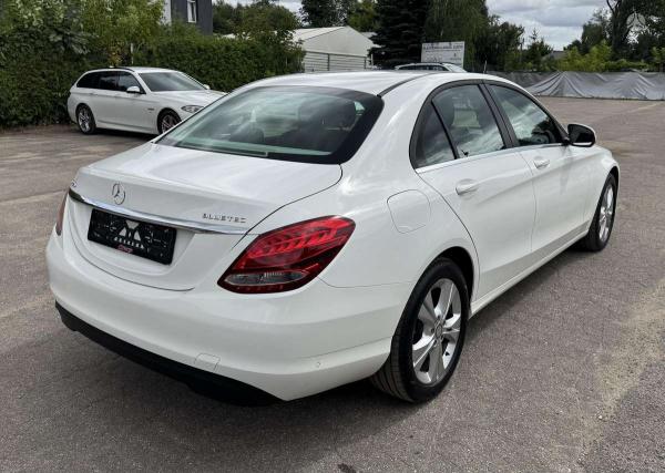 White Mercedes-Benz c-220 2016 in Panevezys, with an engine capacity of 2.14 L and mileage of 211 thousand km for 9300 €, photo 5 on AUTOMOTO.COM.LV