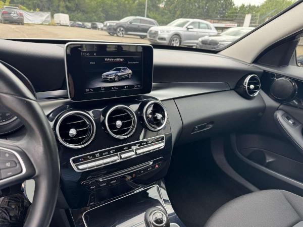 White Mercedes-Benz c-220 2016 in Panevezys, with an engine capacity of 2.14 L and mileage of 211 thousand km for 8900 €, photo 8 on AUTOMOTO.COM.LV