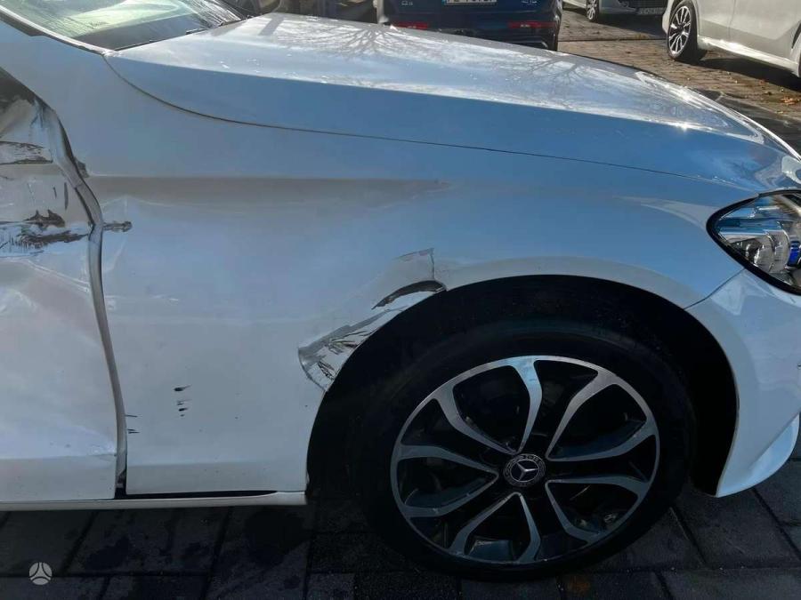 Balts Mercedes-Benz c-220 2019 Prienai, ar dzinēja tilpumu 1.95 L un nobraukumu 209 tūkst. km par 14300 €, foto 17 vietnē AUTOMOTO.COM.LV