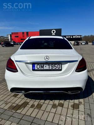 White Mercedes-Benz c-220 2020 in Riga, with an engine capacity of 2.00 L and mileage of 160 thousand km for 22990 €, photo 4 on AUTOMOTO.COM.LV