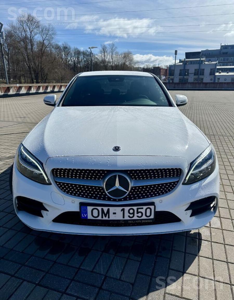 White Mercedes-Benz c-220 2020 in Riga, with an engine capacity of 2.00 L and mileage of 160 thousand km for 22990 €, photo 7 on AUTOMOTO.COM.LV