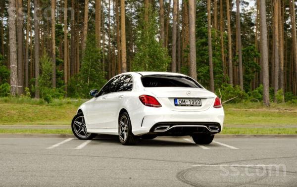 White Mercedes-Benz c-220 2020 in Riga, with an engine capacity of 2.00 L and mileage of 160 thousand km for 23490 €, photo 8 on AUTOMOTO.COM.LV