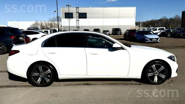 White Mercedes-Benz c-220 2021 in Tallinn, with an engine capacity of 2.00 L and mileage of 80 thousand km for 29899 €, photo 4 on AUTOMOTO.COM.LV