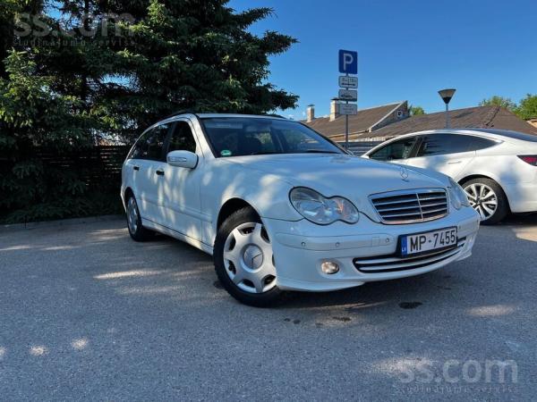 White Mercedes-Benz c-220 2006 in Riga, with an engine capacity of 2.20 L and mileage of 460 thousand km for 1670 €, photo 2 on AUTOMOTO.COM.LV