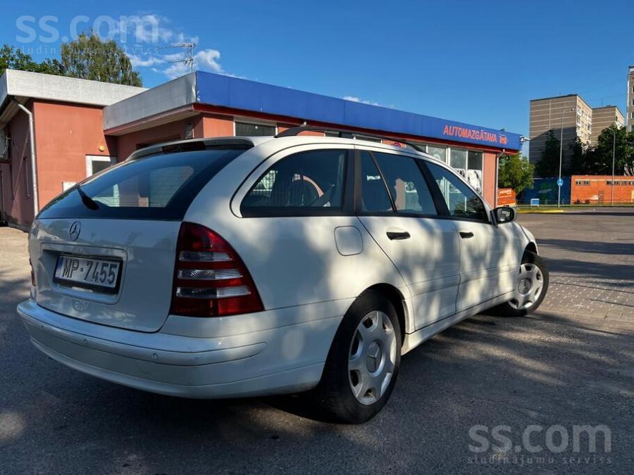 White Mercedes-Benz c-220 2006 in Riga, with an engine capacity of 2.20 L and mileage of 460 thousand km for 1670 €, photo 5 on AUTOMOTO.COM.LV