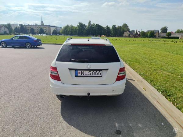 White Mercedes-Benz c-220 2008 in Siauliai, with an engine capacity of 2.20 L and mileage of 316 thousand km for 4350 €, photo 5 on AUTOMOTO.COM.LV
