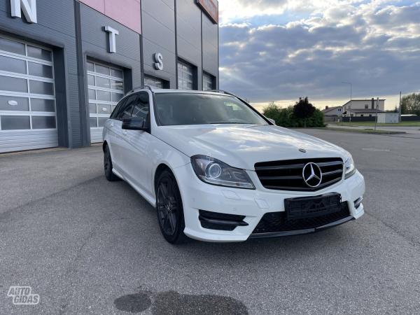 White Mercedes-Benz c-220 2008 in Panevezys, with an engine capacity of 2.10 L and mileage of 356 thousand km for 6950 €, photo 3 on AUTOMOTO.COM.LV