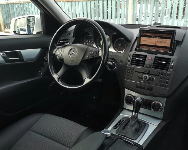 Balts Mercedes-Benz c-220 2009 Rīga, ar dzinēja tilpumu 2.20 L un nobraukumu 315 tūkst. km par 4590 €, foto 9 vietnē AUTOMOTO.COM.LV
