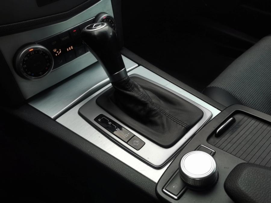 Balts Mercedes-Benz c-220 2009 Rīga, ar dzinēja tilpumu 2.20 L un nobraukumu 315 tūkst. km par 4590 €, foto 12 vietnē AUTOMOTO.COM.LV