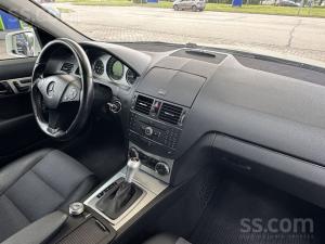 Balts Mercedes-Benz c-220 2009 Rīga, ar dzinēja tilpumu 2.20 L un nobraukumu 0 tūkst. km par 4950 €, foto 9 vietnē AUTOMOTO.COM.LV