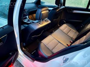 White Mercedes-Benz c-220 2009 in Riga, with an engine capacity of 2.20 L and mileage of 319 thousand km for 3900 €, photo 7 on AUTOMOTO.COM.LV