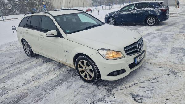 Balts Mercedes-Benz c-220 2011 Viļņa, ar dzinēja tilpumu 2.14 L un nobraukumu 315 tūkst. km par 5850 €, foto 2 vietnē AUTOMOTO.COM.LV
