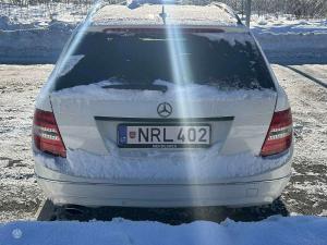 White Mercedes-Benz c-220 2011 in Vilnius, with an engine capacity of 0.00 L and mileage of 300 thousand km for 6200 €, photo 4 on AUTOMOTO.COM.LV