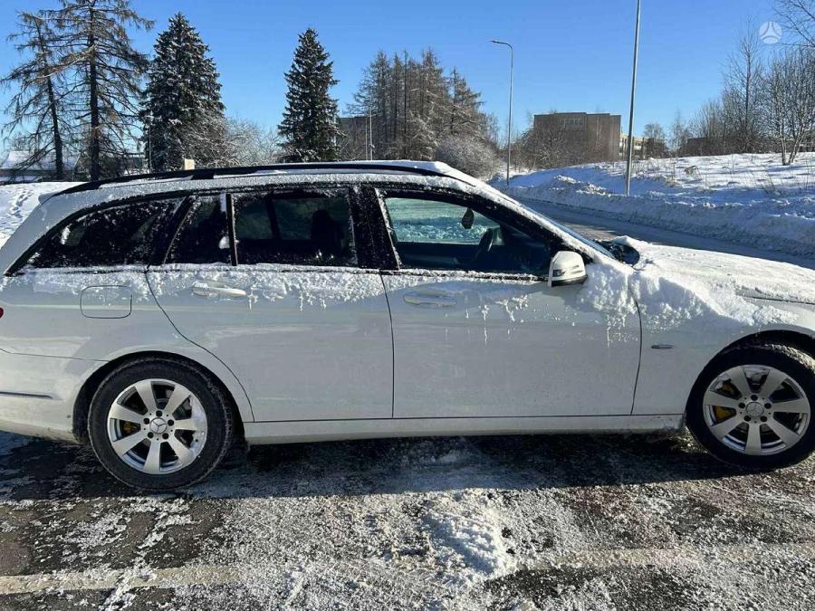 White Mercedes-Benz c-220 2011 in Vilnius, with an engine capacity of 0.00 L and mileage of 300 thousand km for 6200 €, photo 10 on AUTOMOTO.COM.LV