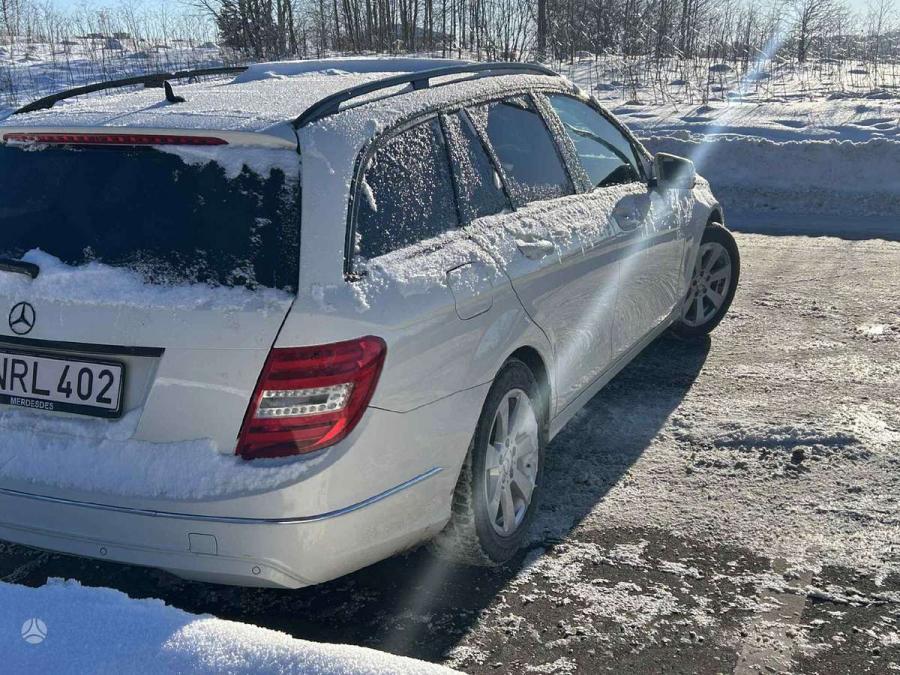 White Mercedes-Benz c-220 2011 in Vilnius, with an engine capacity of 0.00 L and mileage of 300 thousand km for 6200 €, photo 11 on AUTOMOTO.COM.LV