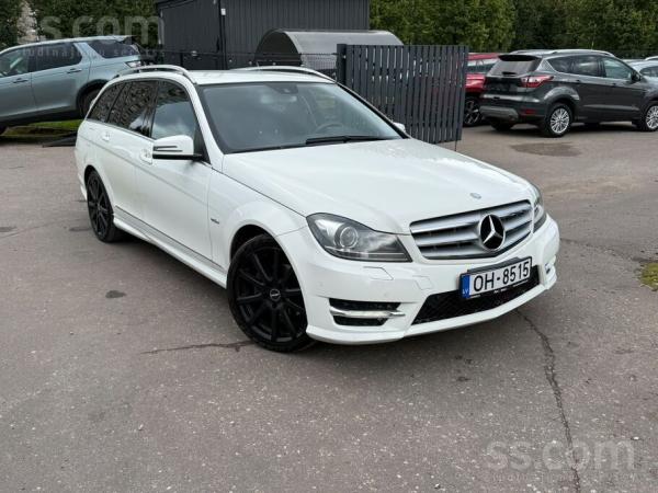 White Mercedes-Benz c-220 2011 in Riga, with an engine capacity of 2.10 L and mileage of 278 thousand km for 6490 €, photo 3 on AUTOMOTO.COM.LV