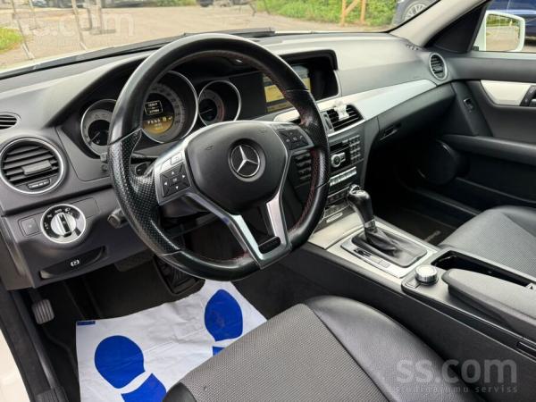 White Mercedes-Benz c-220 2011 in Riga, with an engine capacity of 2.10 L and mileage of 278 thousand km for 6490 €, photo 11 on AUTOMOTO.COM.LV