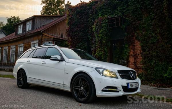 White Mercedes-Benz c-220 2011 in Kraslava, with an engine capacity of 2.10 L and mileage of 370 thousand km for 5500 €, photo 1 on AUTOMOTO.COM.LV