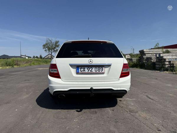 White Mercedes-Benz c-220 2012 in Kaunas, with an engine capacity of 0.00 L and mileage of 355 thousand km for 4850 €, photo 4 on AUTOMOTO.COM.LV