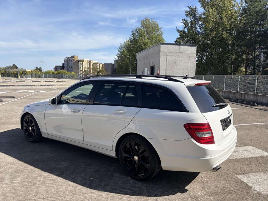 Balts Mercedes-Benz c-220 2012 Viļņa, ar dzinēja tilpumu 0.00 L un nobraukumu 296 tūkst. km par 5800 €, foto 3 vietnē AUTOMOTO.COM.LV