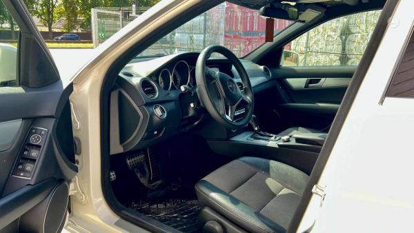 Balts Mercedes-Benz c-220 2013 Panevēža, ar dzinēja tilpumu 2.14 L un nobraukumu 405 tūkst. km par 7000 €, foto 9 vietnē AUTOMOTO.COM.LV