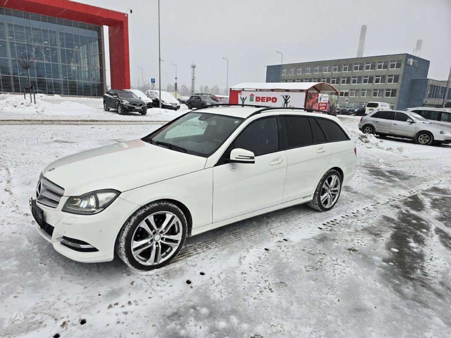 White Mercedes-Benz c-220 2014 in Kaunas, with an engine capacity of 2.20 L and mileage of 170 thousand km for 7250 €, photo 3 on AUTOMOTO.COM.LV