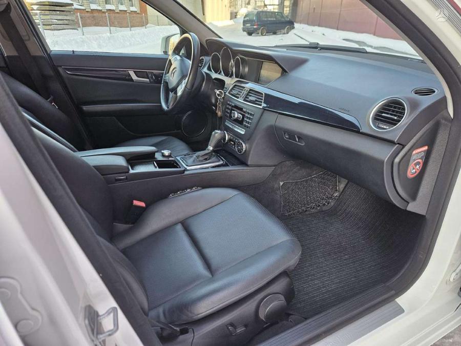 Balts Mercedes-Benz c-220 2014 Kauņa, ar dzinēja tilpumu 2.20 L un nobraukumu 273 tūkst. km par 6250 €, foto 25 vietnē AUTOMOTO.COM.LV