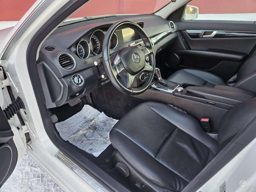 Balts Mercedes-Benz c-220 2014 Kauņa, ar dzinēja tilpumu 2.20 L un nobraukumu 273 tūkst. km par 6250 €, foto 28 vietnē AUTOMOTO.COM.LV