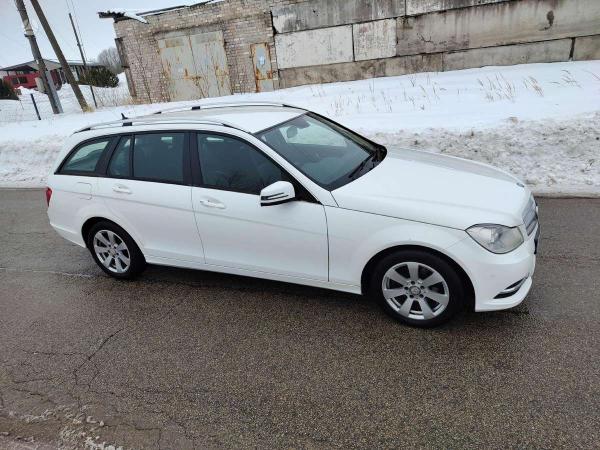 White Mercedes-Benz c-220 2014 in Rokiskis, with an engine capacity of 2.14 L and mileage of 300 thousand km for 3099 €, photo 3 on AUTOMOTO.COM.LV