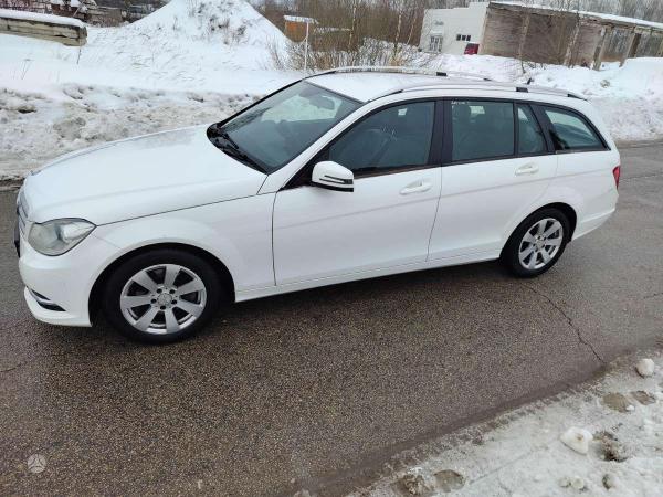White Mercedes-Benz c-220 2014 in Rokiskis, with an engine capacity of 2.14 L and mileage of 300 thousand km for 3099 €, photo 8 on AUTOMOTO.COM.LV