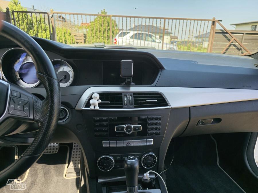 White Mercedes-Benz c-220 2014 in Klaipeda, with an engine capacity of 2.10 L and mileage of 283 thousand km for 6000 €, photo 11 on AUTOMOTO.COM.LV