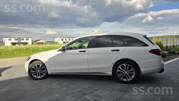 White Mercedes-Benz c-220 2015 in Riga, with an engine capacity of 2.20 L and mileage of 255 thousand km for 1099 €, photo 5 on AUTOMOTO.COM.LV