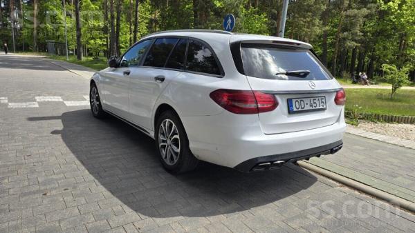 White Mercedes-Benz c-220 2015 in Riga, with an engine capacity of 2.20 L and mileage of 255 thousand km for 1099 €, photo 6 on AUTOMOTO.COM.LV