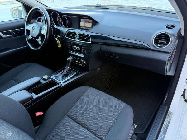 Balts Mercedes-Benz c-220 2016 Šauļi, ar dzinēja tilpumu 2.14 L un nobraukumu 283 tūkst. km par 5950 €, foto 7 vietnē AUTOMOTO.COM.LV