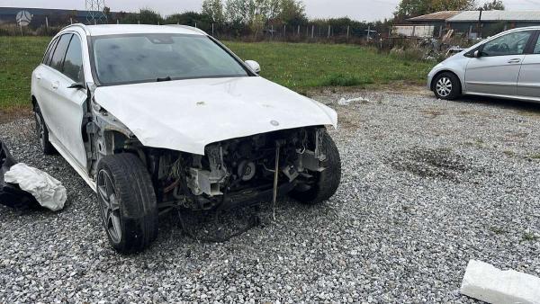 White Mercedes-Benz c-220 2016 in Gargzdai, with an engine capacity of 2.14 L and mileage of 54 thousand km for 7700 €, photo 2 on AUTOMOTO.COM.LV