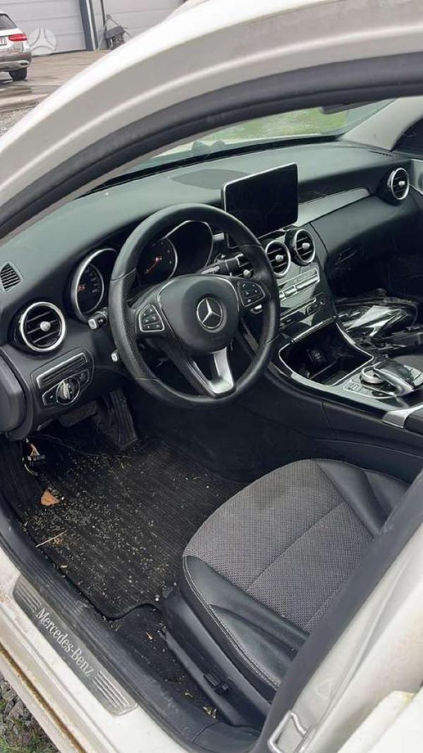 White Mercedes-Benz c-220 2016 in Gargzdai, with an engine capacity of 2.14 L and mileage of 54 thousand km for 7700 €, photo 5 on AUTOMOTO.COM.LV
