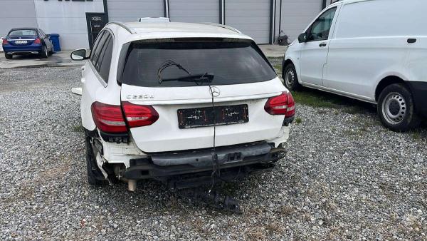 White Mercedes-Benz c-220 2016 in Gargzdai, with an engine capacity of 2.14 L and mileage of 54 thousand km for 7700 €, photo 6 on AUTOMOTO.COM.LV